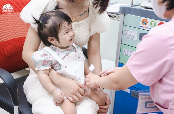 So sánh tiêm chủng mở rộng và dịch vụ: cái nào tốt hơn?