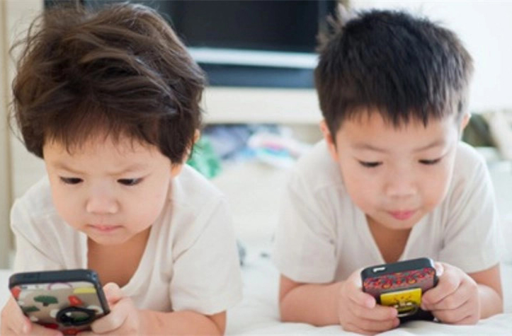 Bệnh tic có chữa được không? Điều trị thế nào?